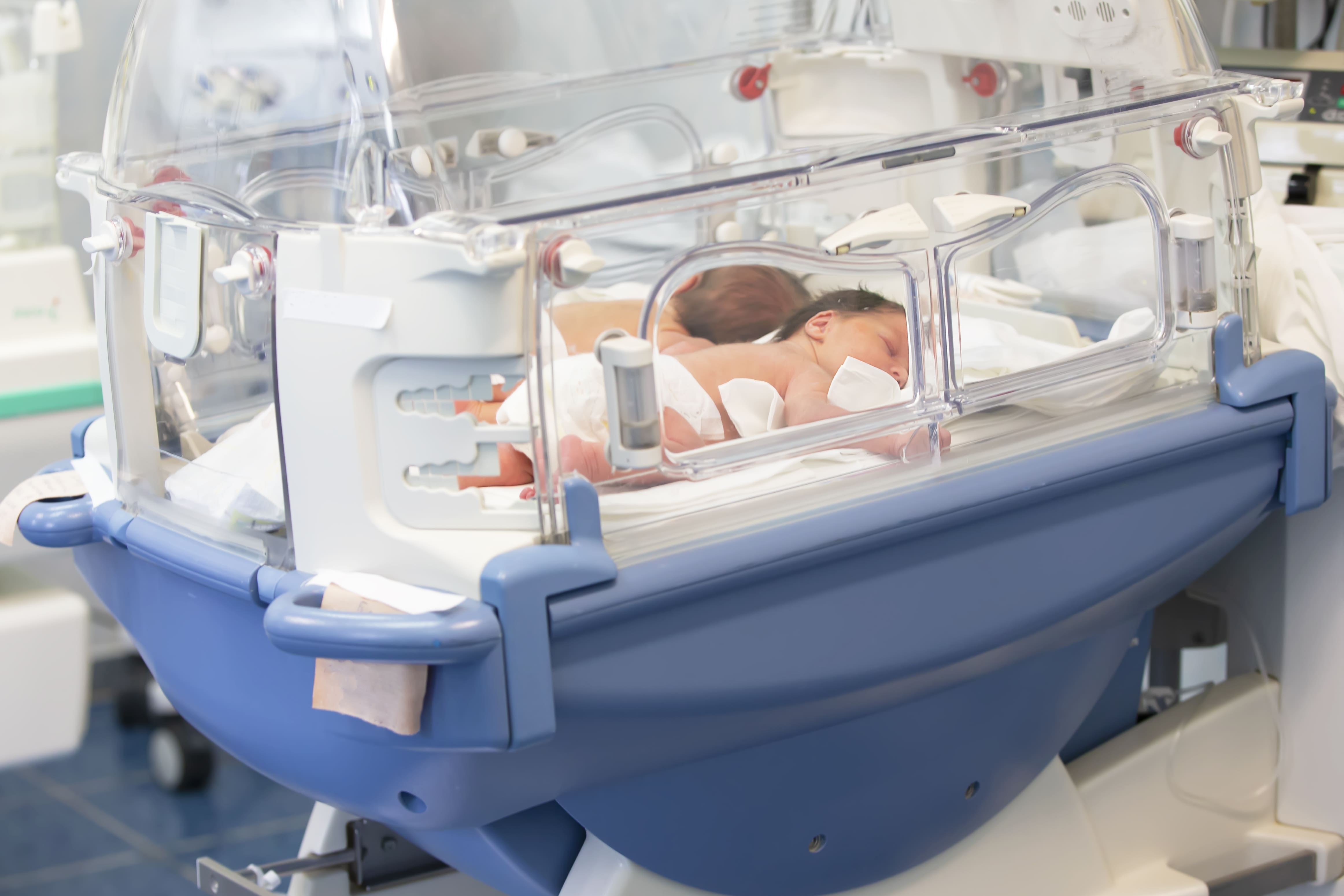แผนกทารกแรกเกิดวิกฤต (NICU) การดูแลที่สำคัญในทุกลมหายใจของลูกน้อย
