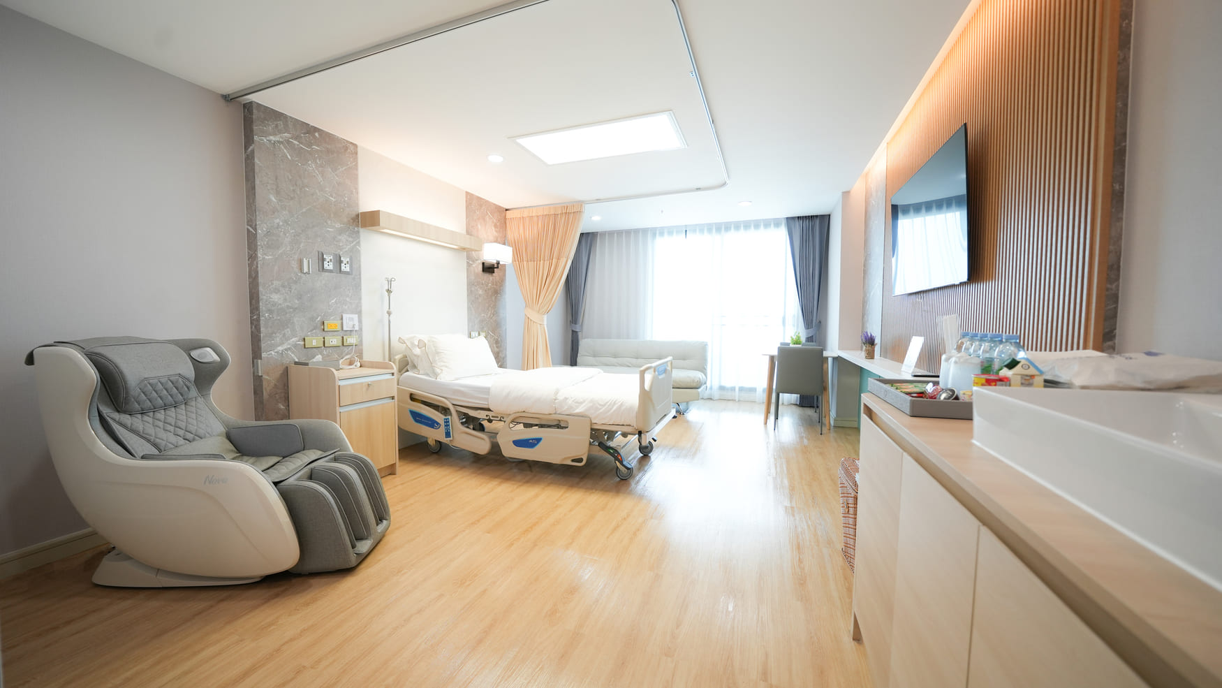 ห้องพักผู้ป่วย Silver Room (VIP Ward 14) | โรงพยาบาลพริ้นซ์ สุวรรณภูมิ