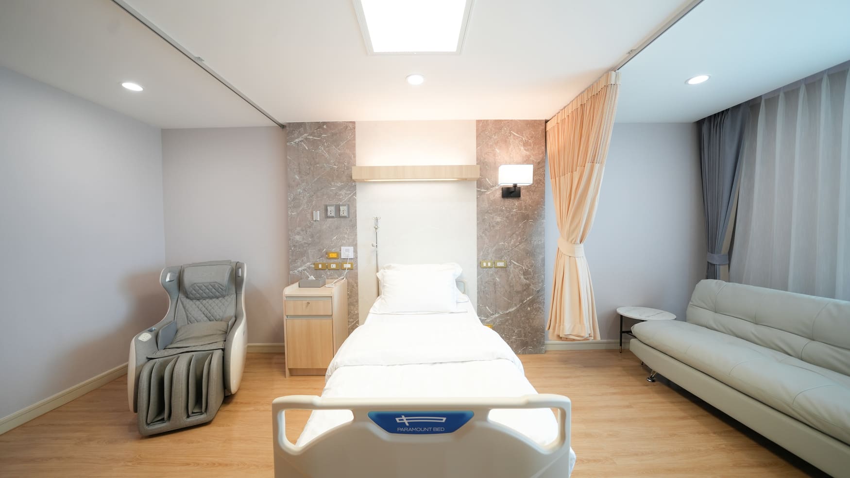 ห้องพักผู้ป่วย Silver Room (VIP Ward 14) | โรงพยาบาลพริ้นซ์ สุวรรณภูมิ