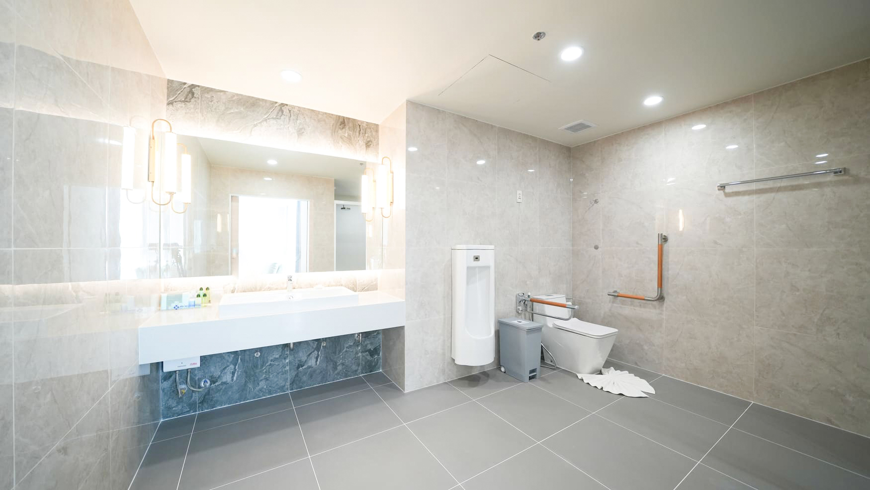 ห้องพักผู้ป่วย Platinum Room (VIP Ward 14) | โรงพยาบาลพริ้นซ์ สุวรรณภูมิ